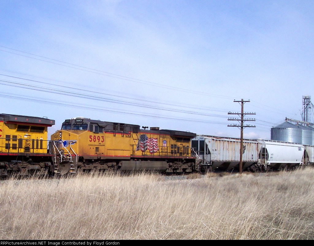 UP 5893 Distributed power on westbound